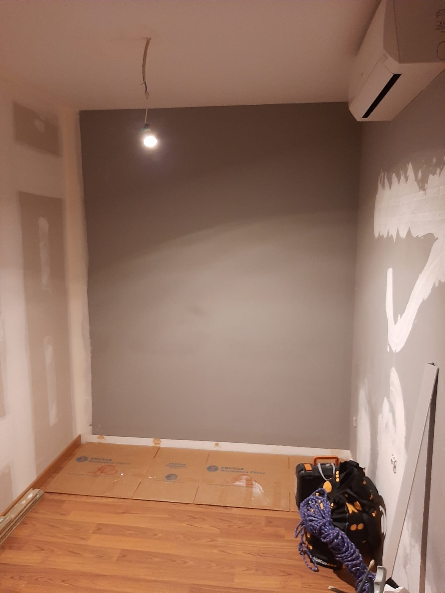 Opening of the wall with sliding doors and monoblock shutters ...